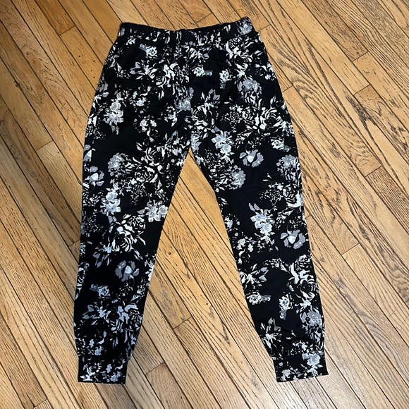 shosho | Pants & Jumpsuits | Black Grey Floral Lightweight Joggers ...
